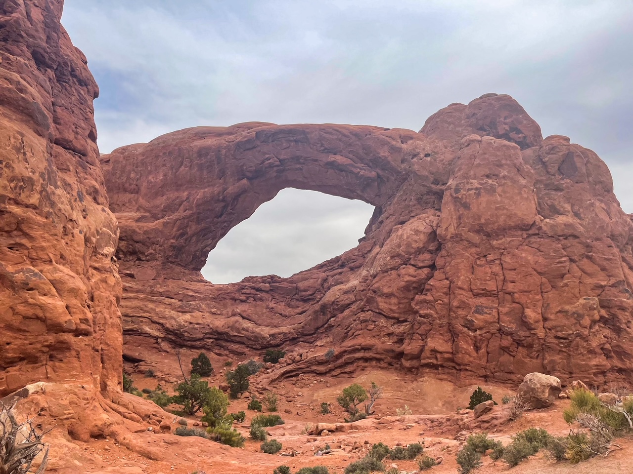 Guide to the Windows Trail Hike - Arches National Park